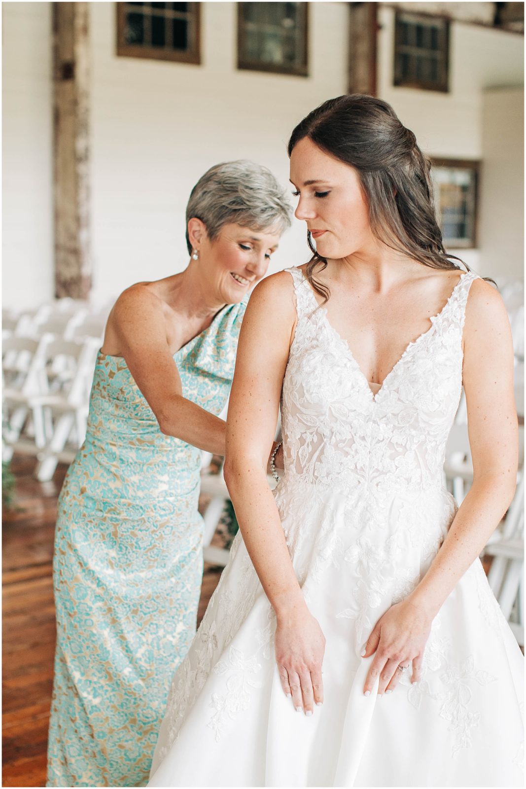 Long-Distance Couple Finally Gets the Lakeside Wedding of Their Dreams ...